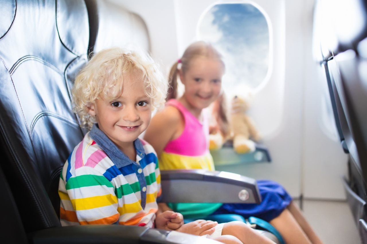 Flying with Kids: How to Make Air Travel Easier for Your Family - Easy ...